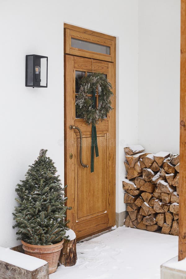 Stylish Amazing Christmas Rustic Wreath on Front Doors, Firewood and ... Stylish Amazing Christmas Rustic Wreath on Front Doors, Firewood and ...