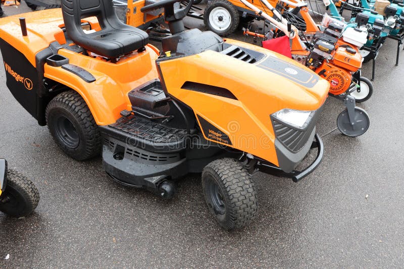 20.03.2025 Chisinau Experience the Modern Riding Lawn Mower Featuring a ...