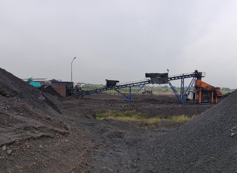 Sub Bituminous - Bituminous Coal Stockpile Stock Image - Image of coal ...