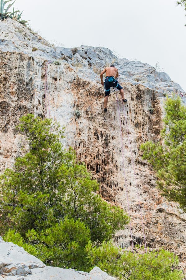 Subir La Colina Del Filipappou Imagen de archivo editorial - Imagen de ...