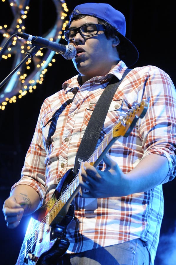 Sublime performing live. editorial photography. Image of punk - 13136987