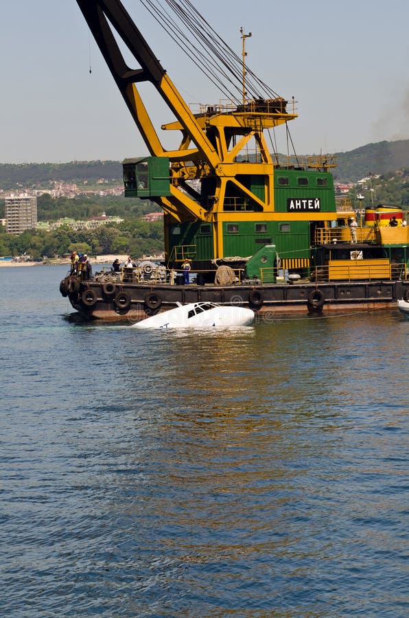 Submerging operation editorial photo. Image of slow, black - 19710671