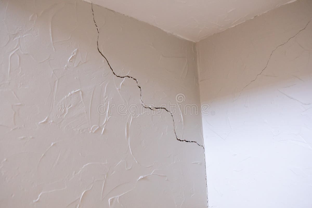 Cracking Plaster Corner House Stock Photos - Free & Royalty-Free Stock ...