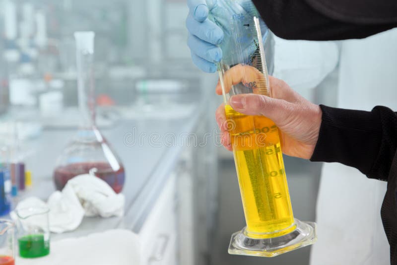 Substancja Chemiczna Kończąca Studia Butla Obraz Stock - Obraz złożonej ...