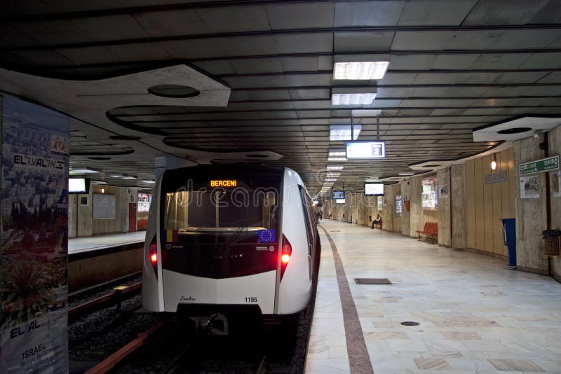 NYC Subway Train Riding Through The Bronx Editorial Photography - Image ...