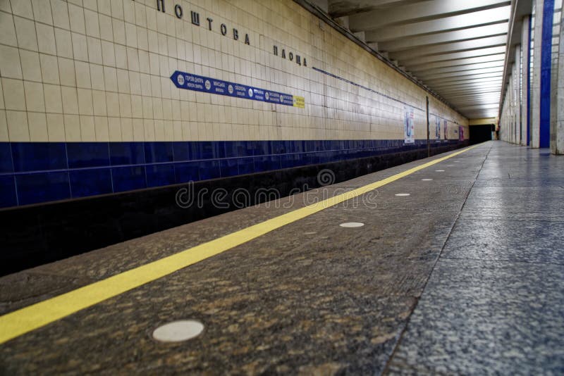 Subway Platform - Silent Night without People, Business Concept ...