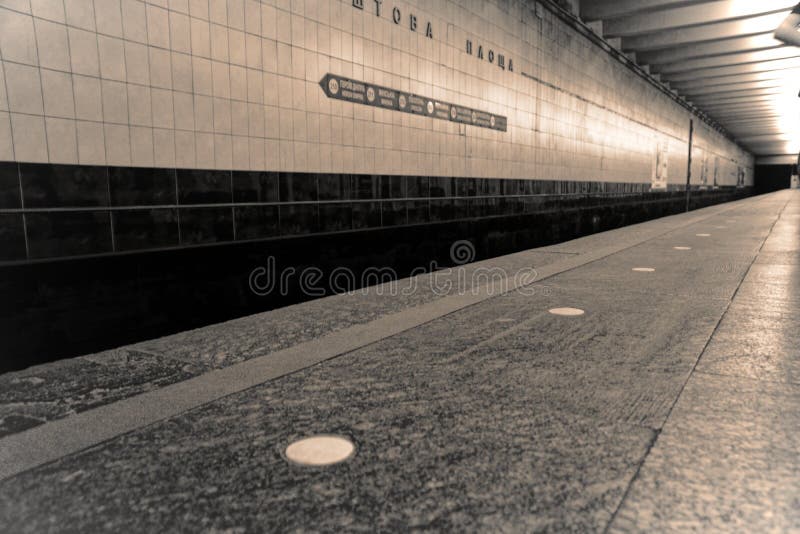 Subway Platform - Silent Night without People, Business Concept Stock ...