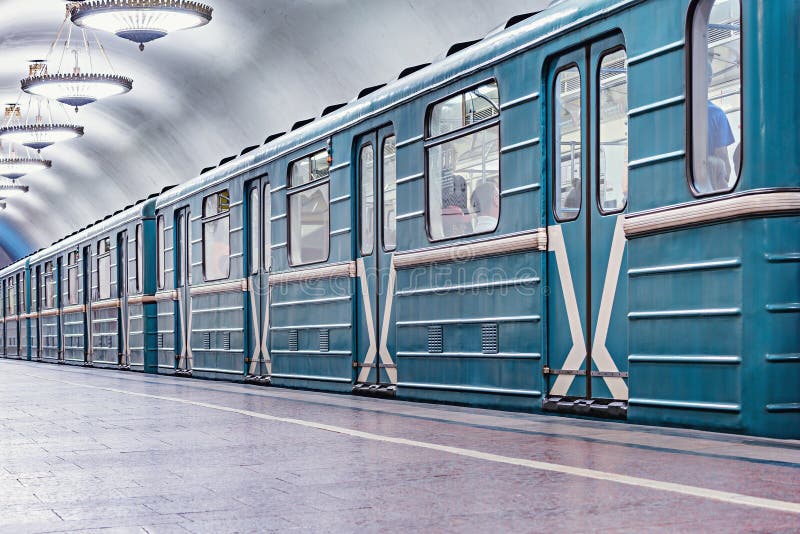 A Train on Stand by, Stunning Liverpool Street Train Station, Uk ...