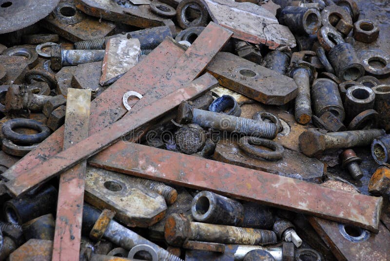 Sucata de metal imagem de stock. Imagem de espiralado - 17147619