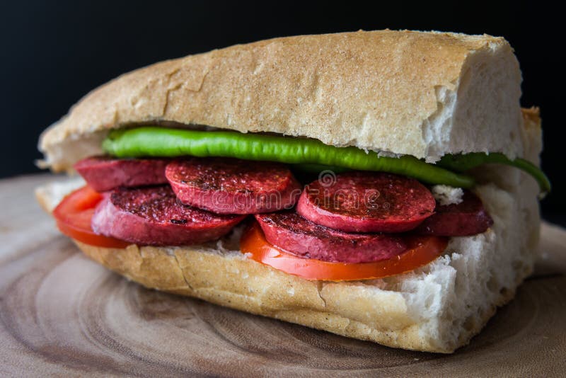 Sucuk Ekmek/Worst in Brood stock foto. Image of peper - 79002242