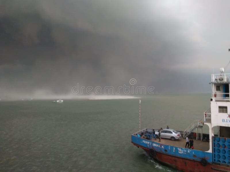 Dangerous Beauty of Middle River Strom Editorial Stock Photo - Image of ...