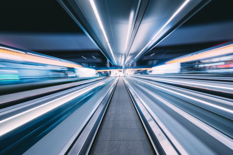 Suddig Bakgrund I Hiss Av Inre Fotografering för Bildbyråer - Bild av ...