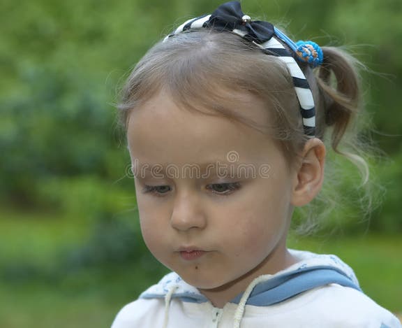 Sueños imagen de archivo. Imagen de exterior, joven, muchacha - 979337