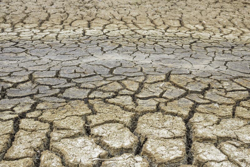 Suelo agrietado imagen de archivo. Imagen de arcilla - 145486959