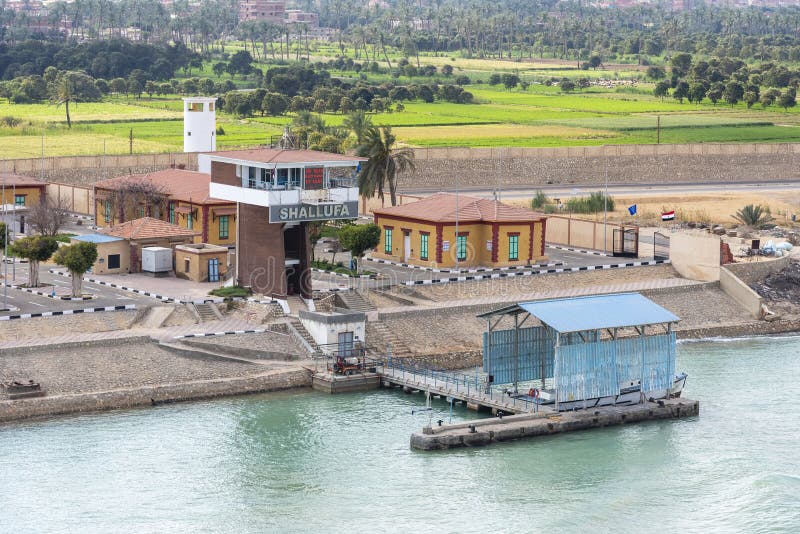 A Small Ferry Boat Next To the Forth Bridge in Queensberry Stock Photo ...