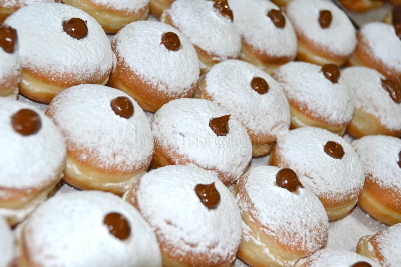 Sufganiya - beignet image stock. Image du beignet, pâte - 22595547