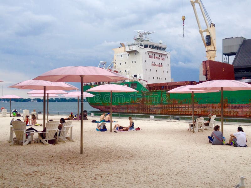 Sugar Beach in Toronto editorial stock photo. Image of view - 122474568