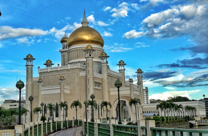 Sultan Omar Ali Saifuddien Mosque Stock Image - Image of cathedral ...