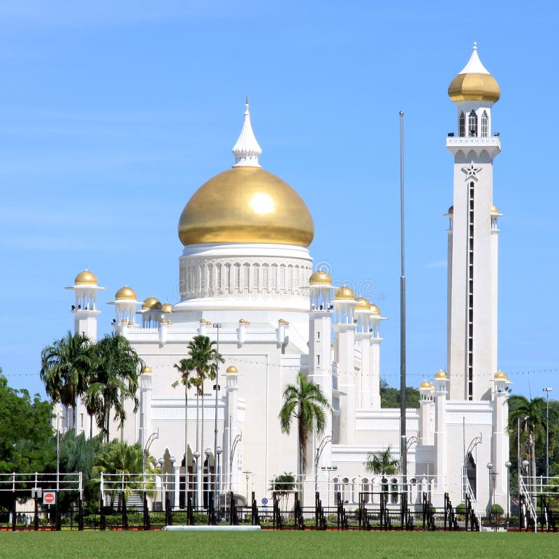 Sultan Omar Ali Saifuddin Mosque, Brunei Stock Image - Image of ...