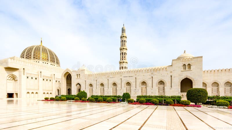 Sultan Qaboos Grand Mosque in Muscat, Oman Editorial Stock Image ...