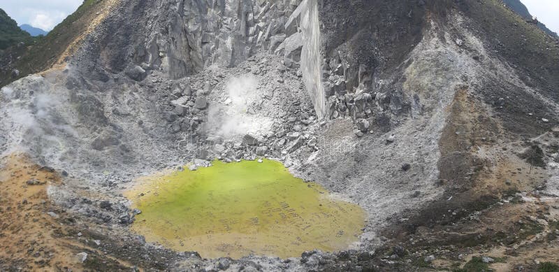 Sumatra Vulkan Berastragi stock photo. Image of lava - 164094490