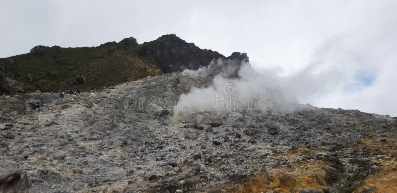 Sumatra Vulkan Berastragi stock image. Image of lava - 164094581