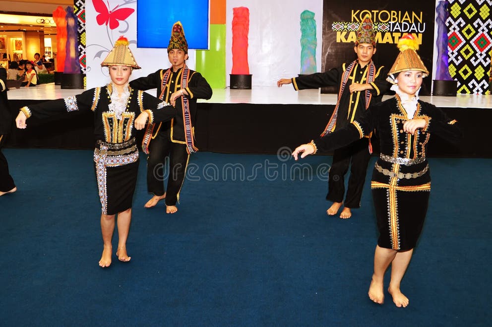 Sumazau Dance editorial stock photo. Image of gifts, life - 19595633