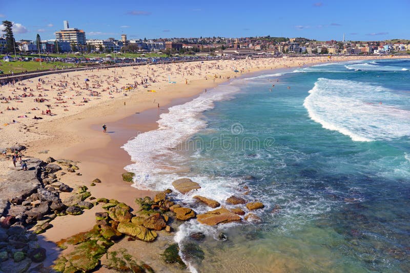 Summer Beach Scene Along Ocean, Sydney Australia Stock Image - Image of ...