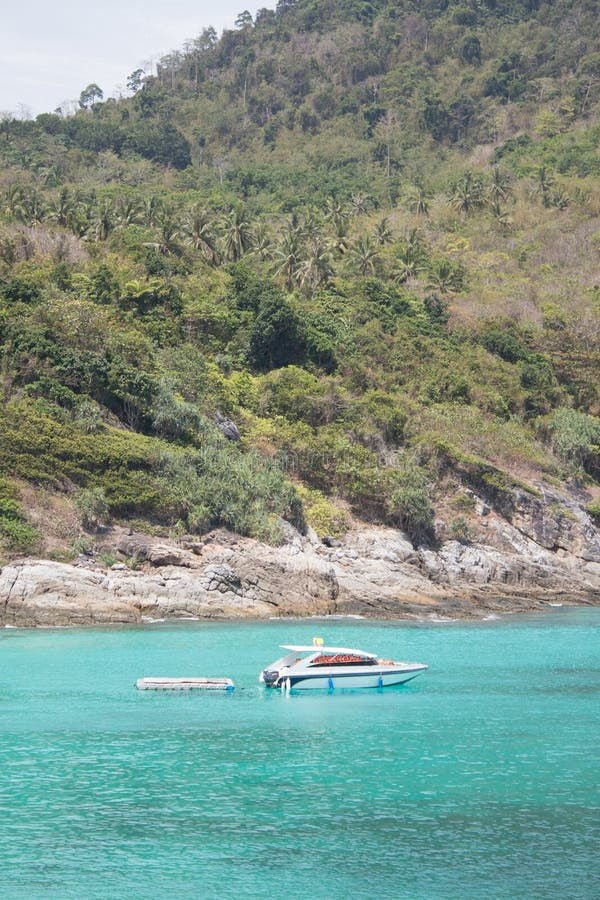 Summer Speed Boat stock illustration. Illustration of blue - 5263179