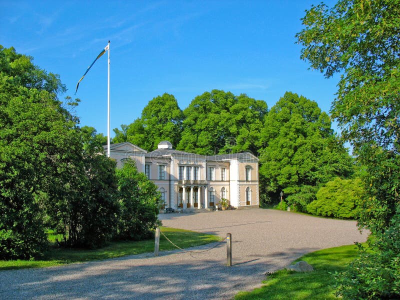 Summer castle stock image. Image of gardener, king, environment - 24340935