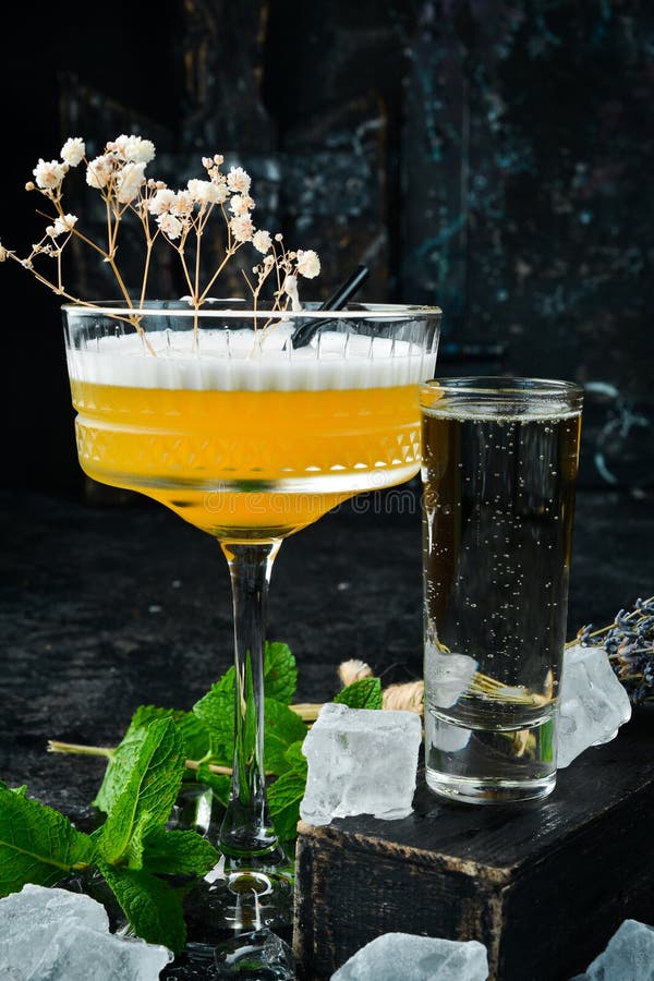 Summer Cocktail and Bar Concept. Fresh Alcoholic Cocktail with ...