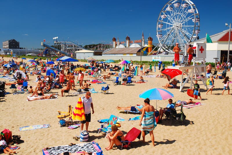 A Summer Crowd Plies a Path To and from the Beach Editorial Stock Photo ...
