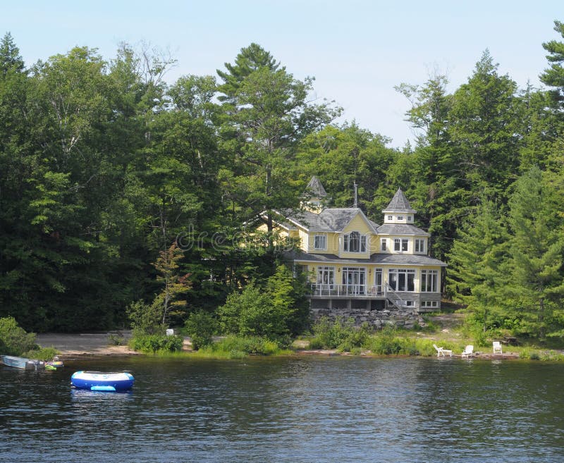 Summer home on the Ocean stock image. Image of summer - 1141117