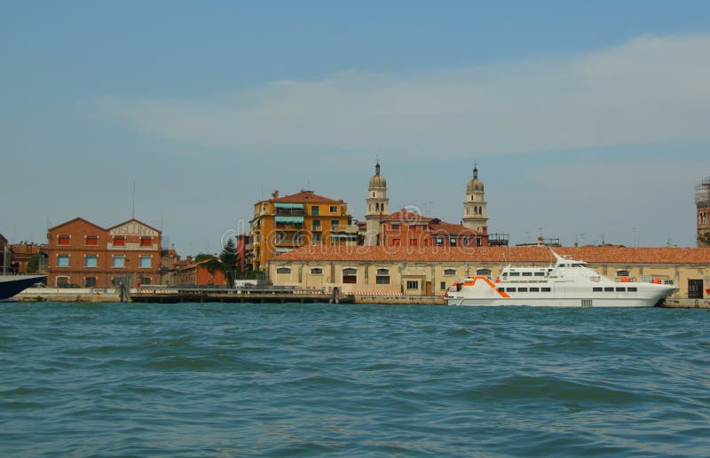 Summer Lagoon Walk editorial photo. Image of city, history - 236147671