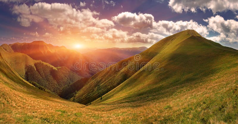 Dry Country Awaiting a Storm Stock Image - Image of countryside, rise ...