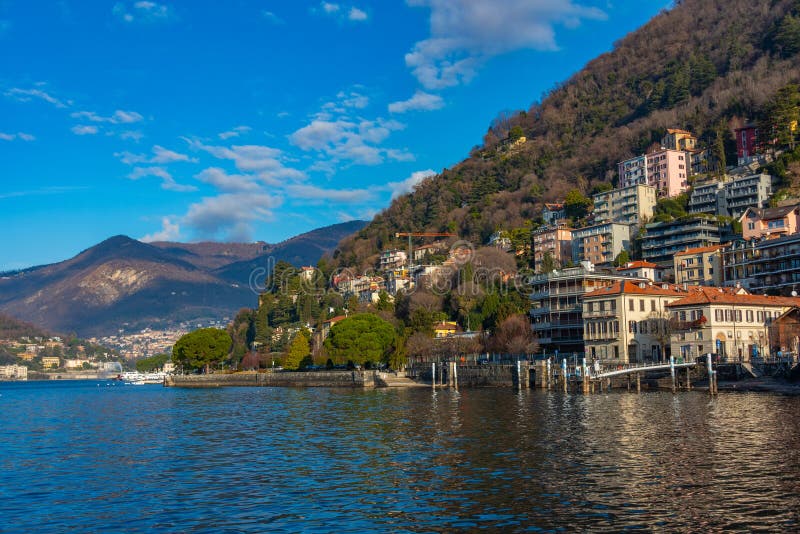Summer Residences Alongside Lake Como in Italy Editorial Photography ...