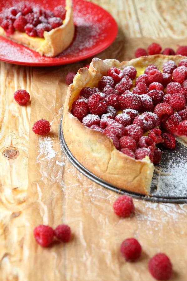 Summer Â round Raspberry Pie Stock Photo - Image of eating, berry: 32990078