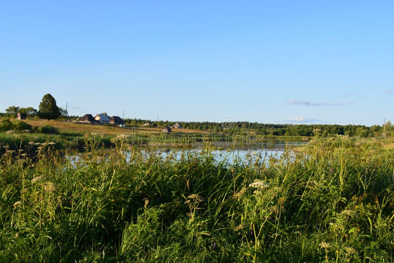 Summer See stockbild. Bild von dorf, landschaft, sommer - 56915017