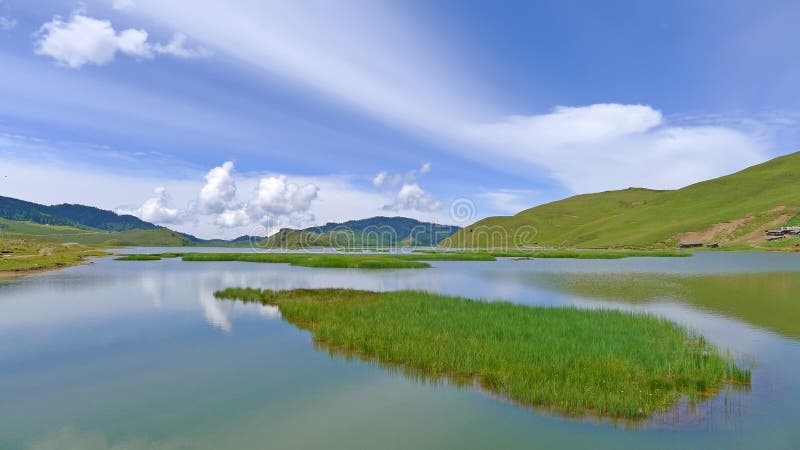 Summer See Unter Blauem Himmel Stockfoto - Bild von märchenland ...