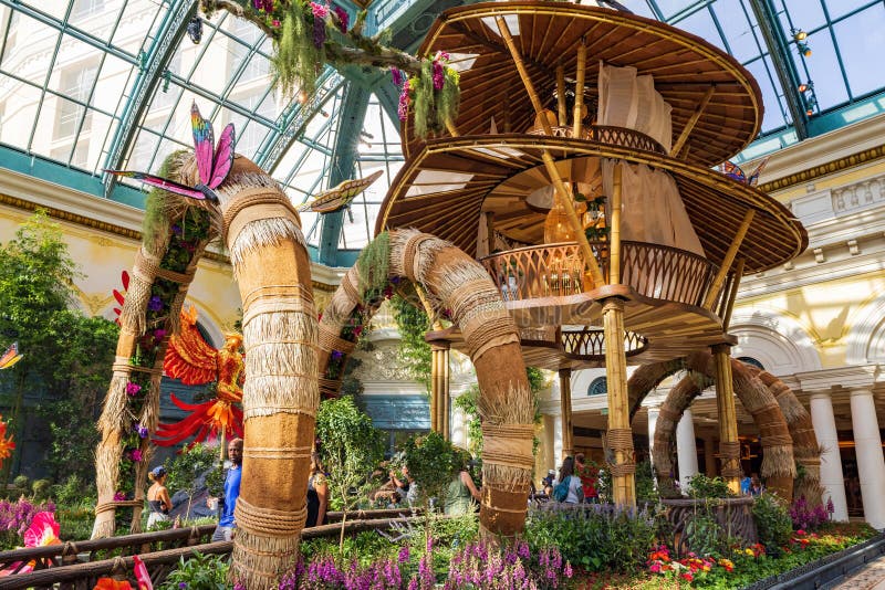 Summer Theme of the Bellagio Conservatory and Botanical Gardens ...
