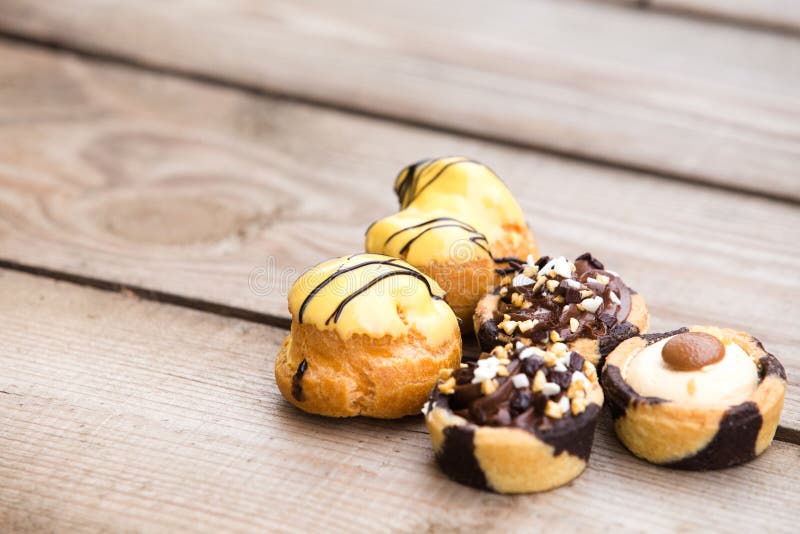 Summer Wedding Homemade Candy Bar Stock Photo - Image of cream, berry ...