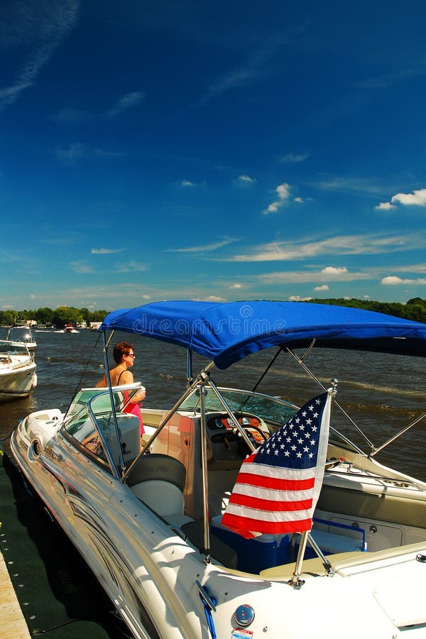 Summertime on the Lake editorial photography. Image of attraction ...