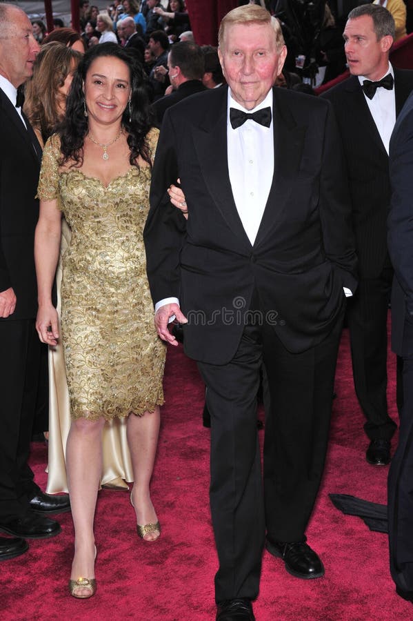 Sumner Redstone editorial photography. Image of awards - 23945077