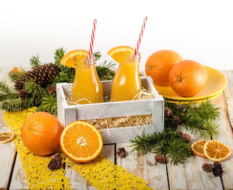 Sumo De Laranja Em Um Frasco Foto de Stock - Imagem de azul, bebida ...