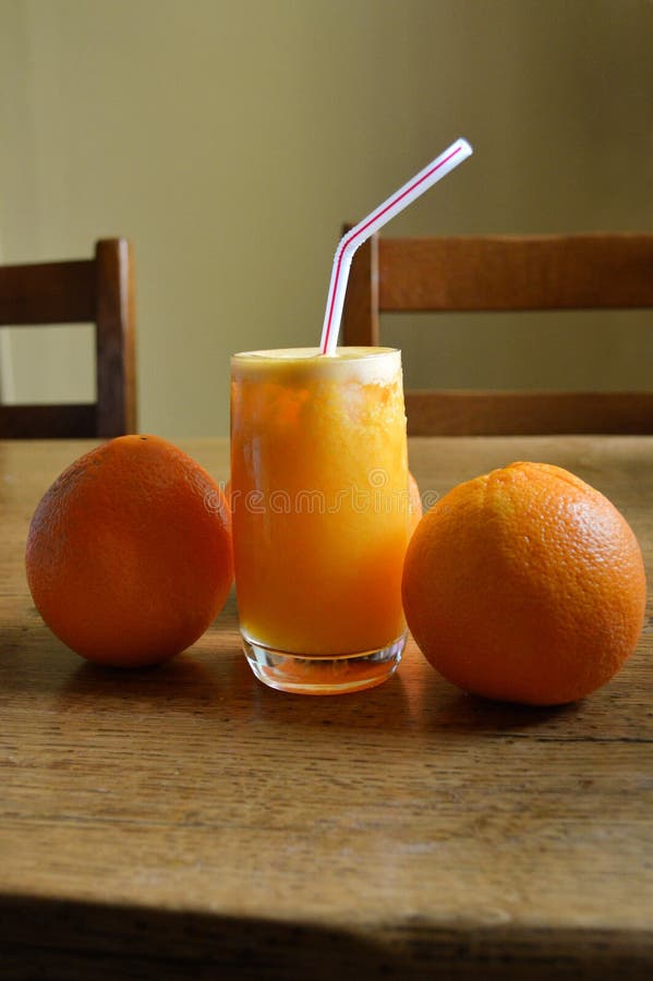 Sumo de laranja natural foto de stock. Imagem de nutritivo - 88058616
