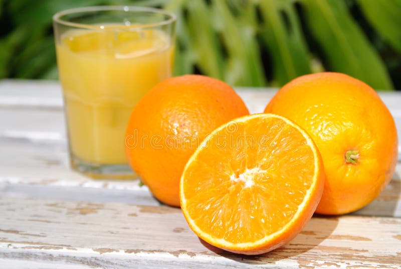 Sumo de laranja tropical imagem de stock. Imagem de ajuste - 9296735