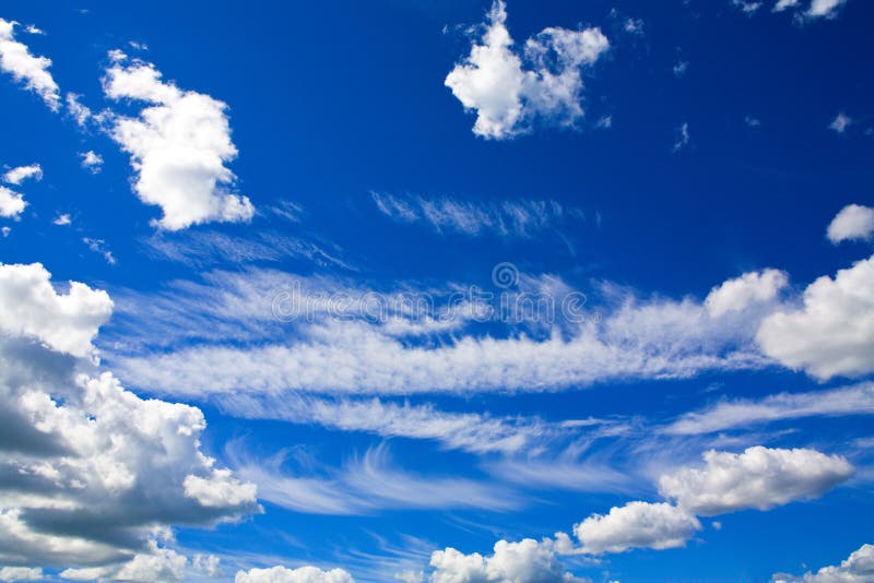 Sun Che Splende Sopra Il Cloudscape Immagine. Immagine: 16078123