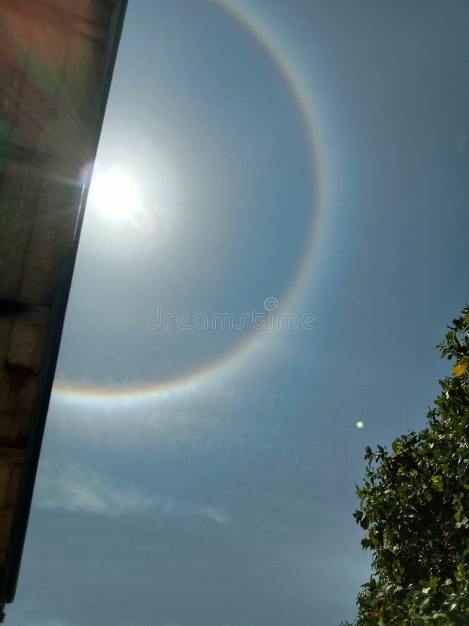 Sun Halo Phenomenon in Clear Blue Sky – Atmospheric Optical Effect Stock Image - Image of ...