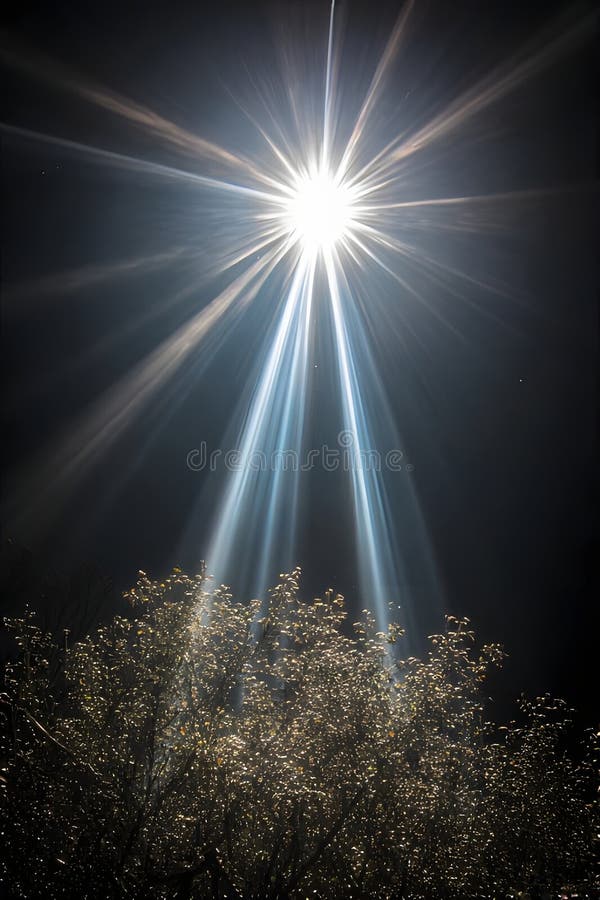 Sun rays forming a star stock illustration. Illustration of brillo ...