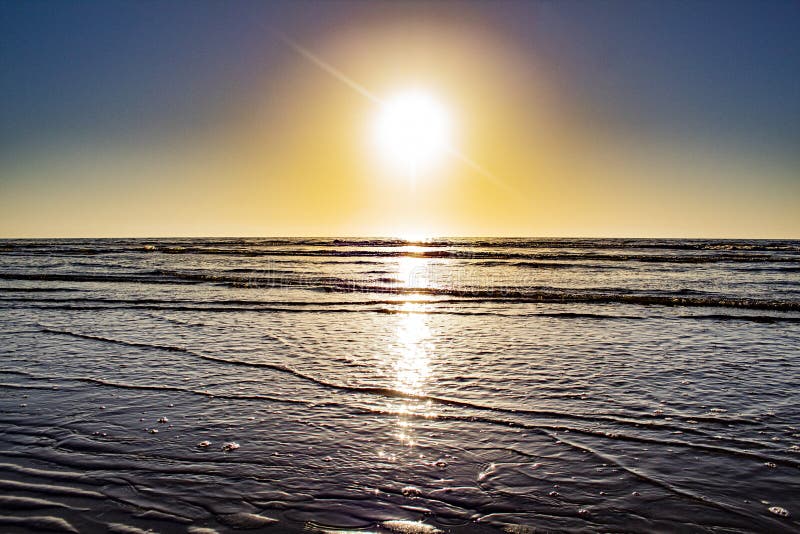 Sun Reflection in Waves Ocean Stock Image - Image of light, evening ...